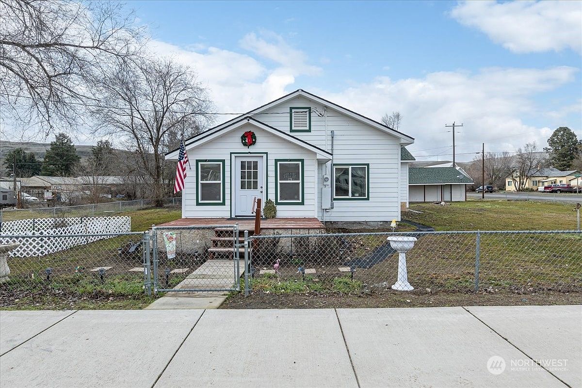 170 N Main Street, Washtucna, WA 99371 | Zillow