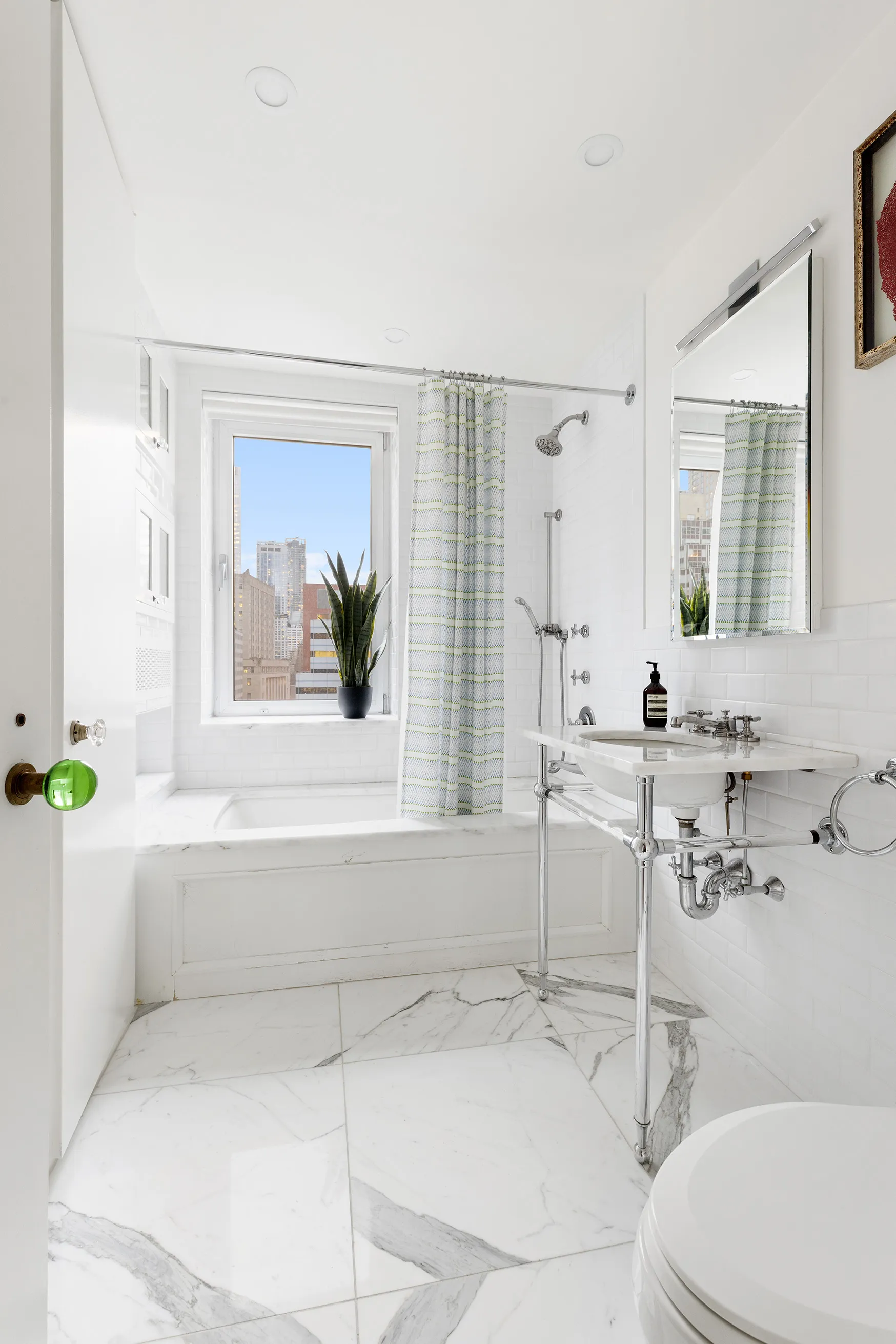 90 West Broadway #11 in Tribeca, Manhattan | StreetEasy
