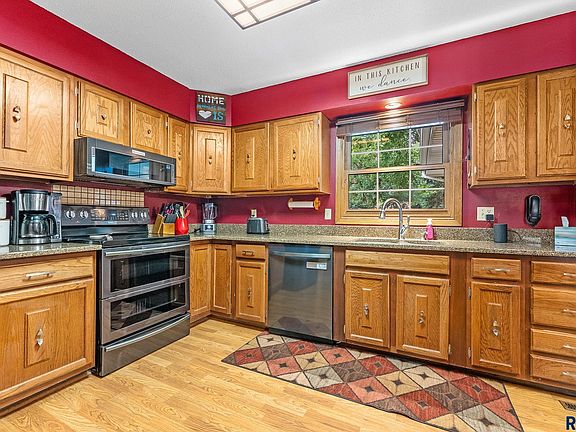 4405 S Marion Rd, Sioux Falls, SD 57106 | MLS #22305587 | Zillow