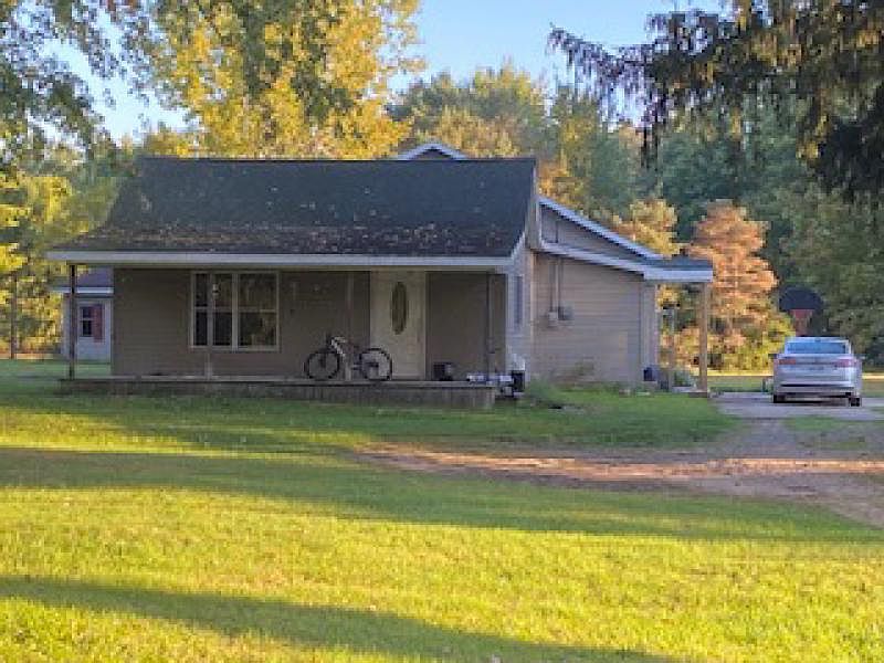 5693 E Deckerville Rd, Deford, MI 48729 | Zillow