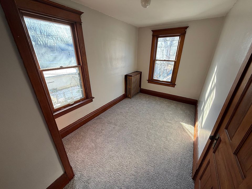 2687 Jackson St Dubuque IA | Zillow