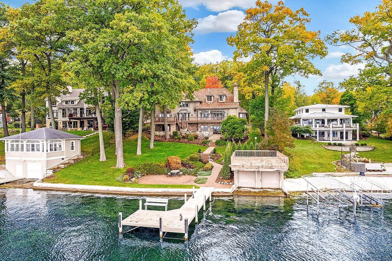W283N3332 Lakeside ROAD, Pewaukee, WI 53072 | Zillow