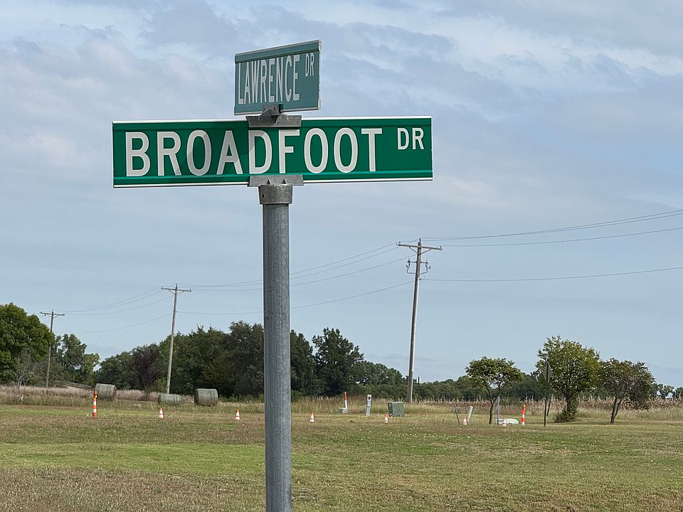1800-1802 Broadfoot Dr, Abilene, KS 67410 | Zillow