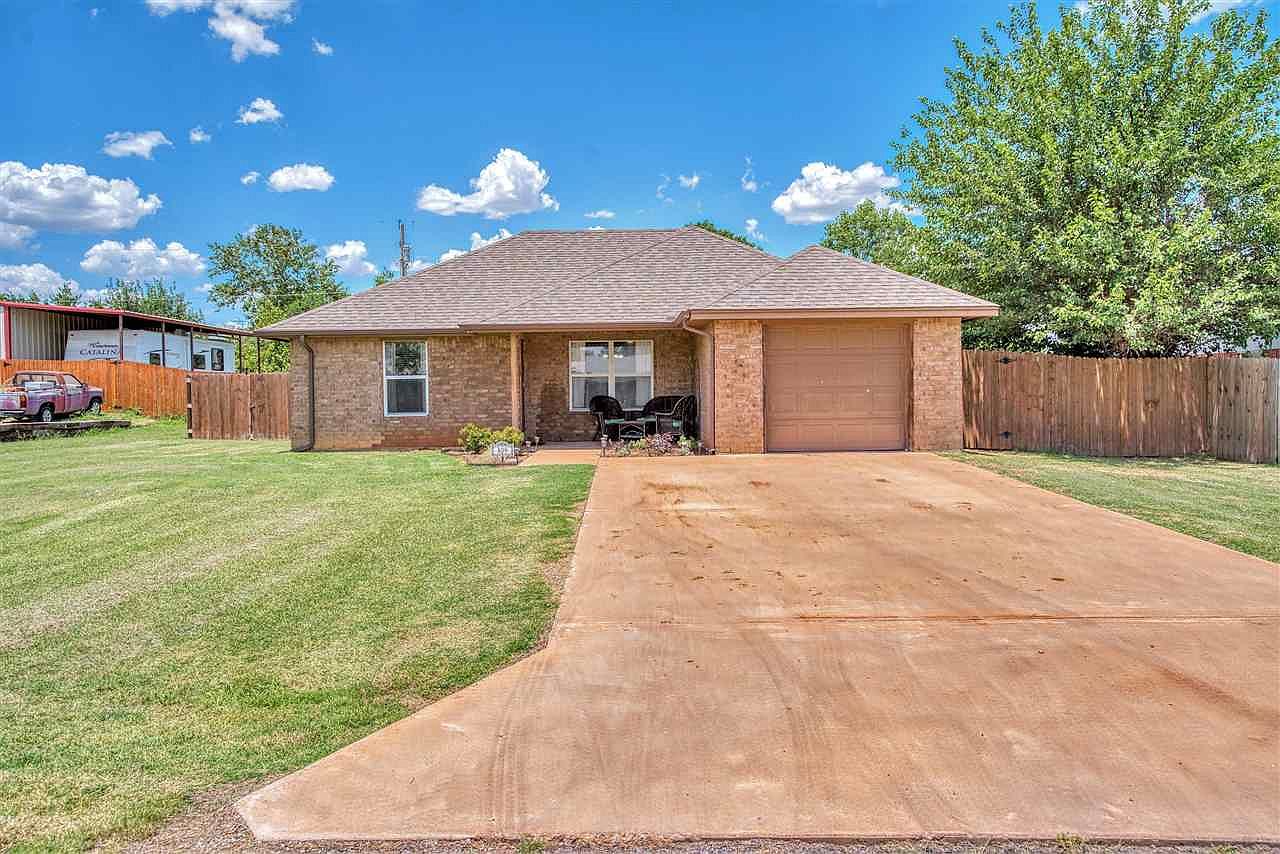 809 E Main St, Geronimo, OK 73543 | Zillow