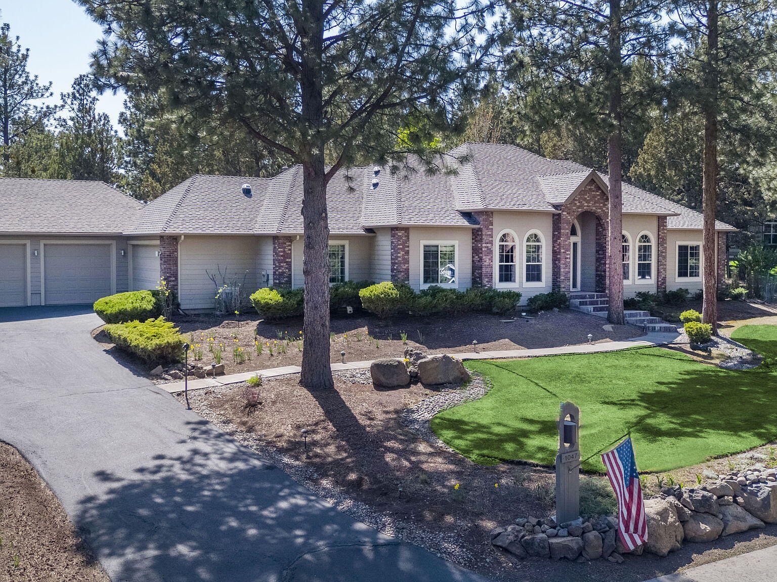 1047 NW Milton Ct, Bend, OR 97703 | MLS #220201198 | Zillow