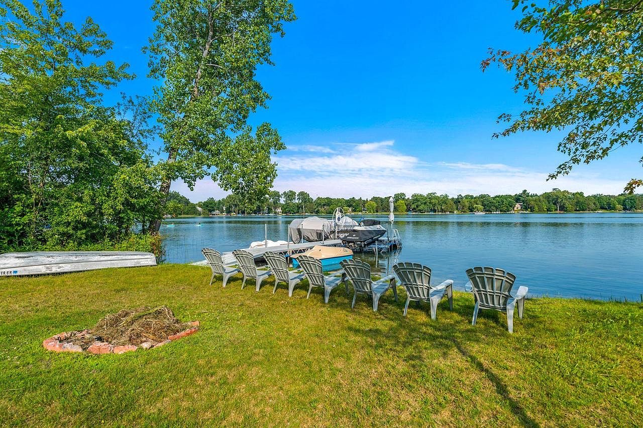 W379S4764 West Pretty Lake ROAD, Town Of Ottawa, WI 53118 | Zillow