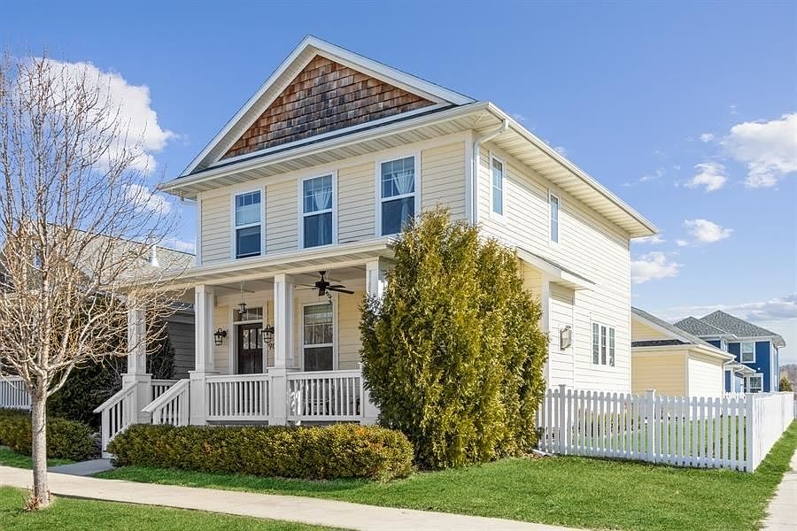 908 Canton St, Iowa City, IA 52245 | Zillow