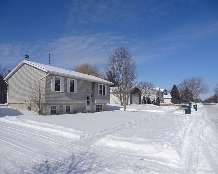 933 Wheelock Ave, Hartford, WI 53027 | Zillow