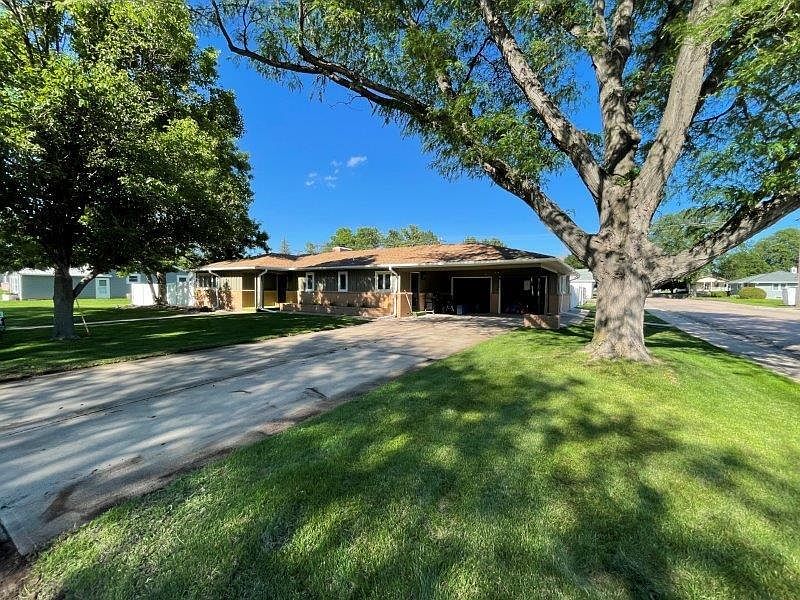 405 Sherman Ave, Grant, NE 69140 | MLS #32922 | Zillow