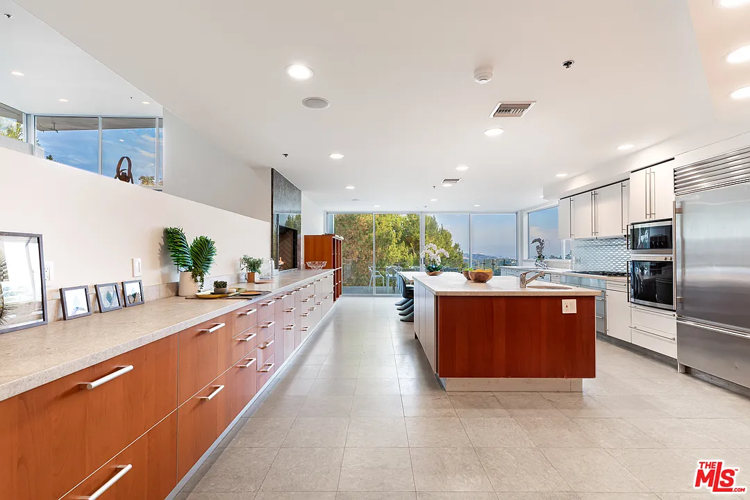 Abandoned: Inside Mary J. Blige's Former Hollywood Hills Mansion ...