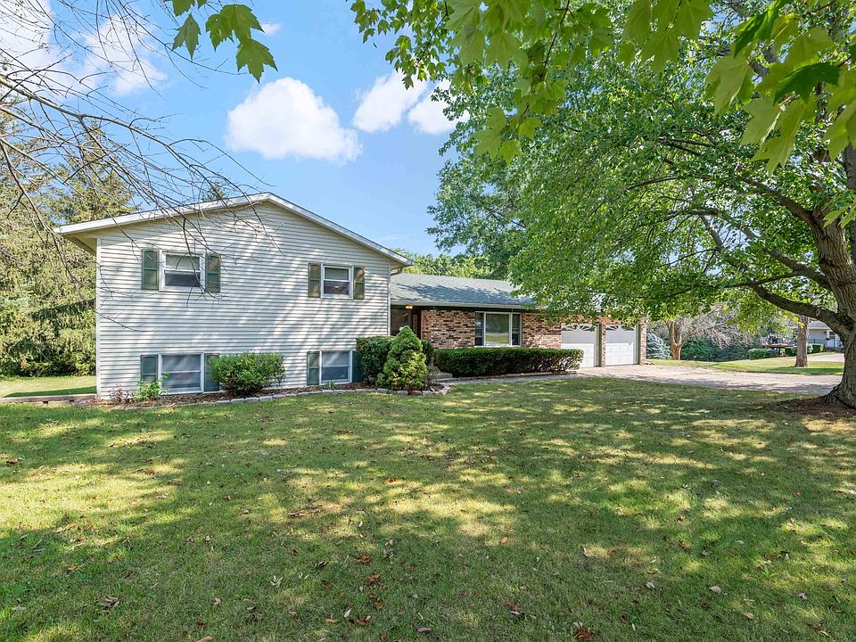 8 Elmwood Dr Blue Grass Ia 52726 Zillow