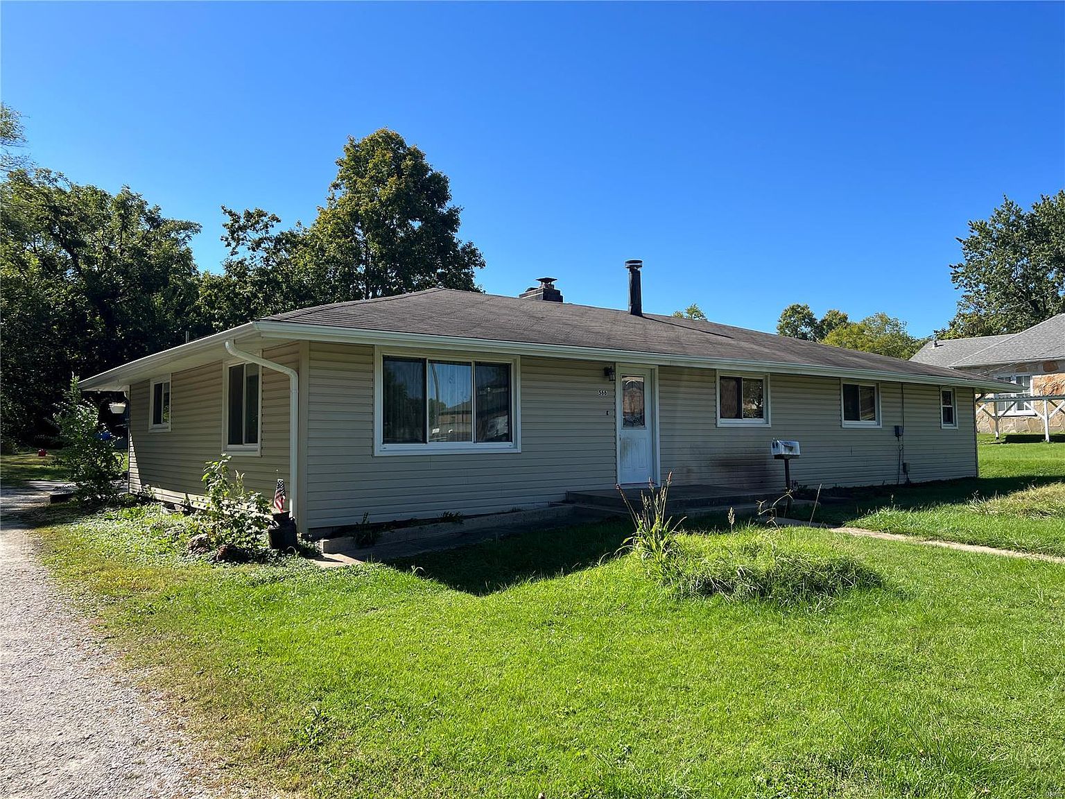 566 Chestnut St, Lebanon, MO 65536 | MLS #23066287 | Zillow