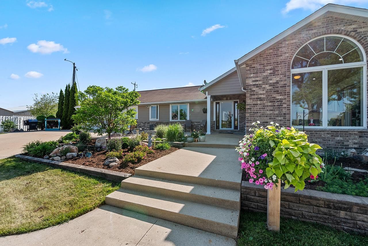 1346 East Hawthorne DRIVE, Fredonia, WI 53021 | MLS #1845297 | Zillow