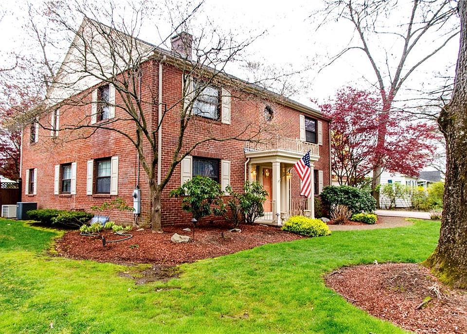 84 King Philip Rd, Pawtucket, RI 02861 | Zillow