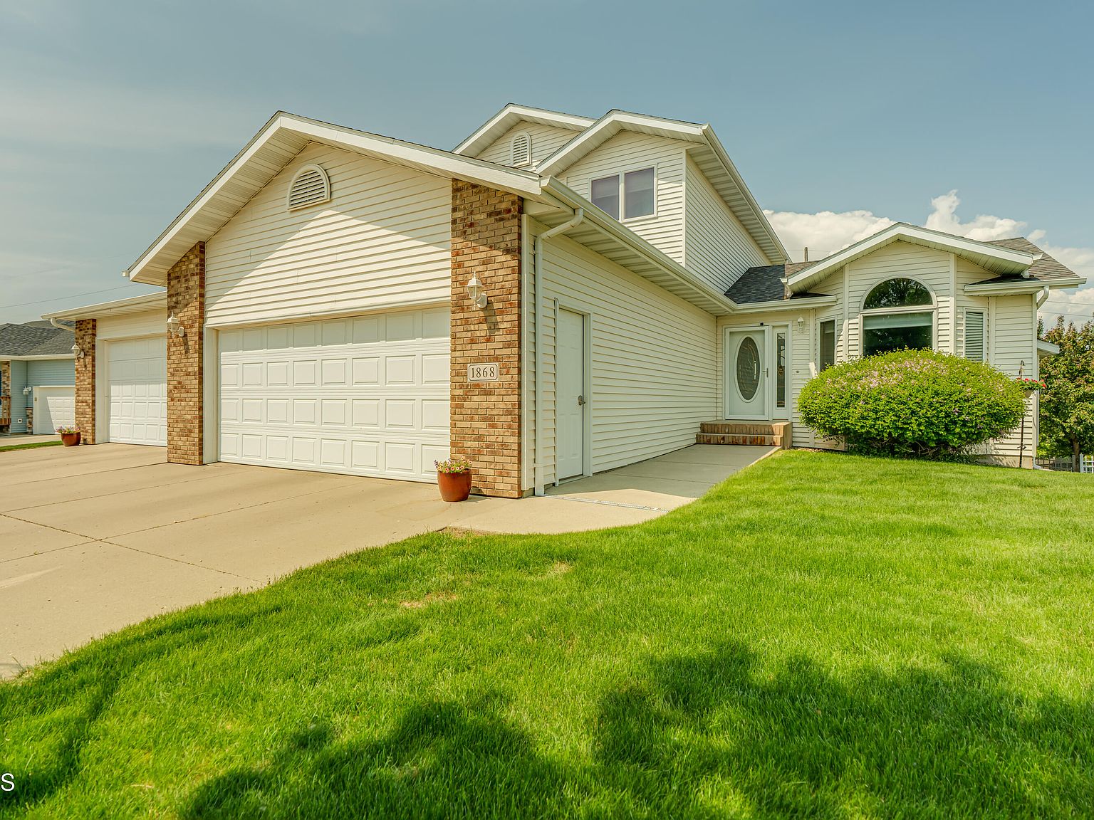 1868 Harding Pl, Bismarck, ND 58501 | Zillow