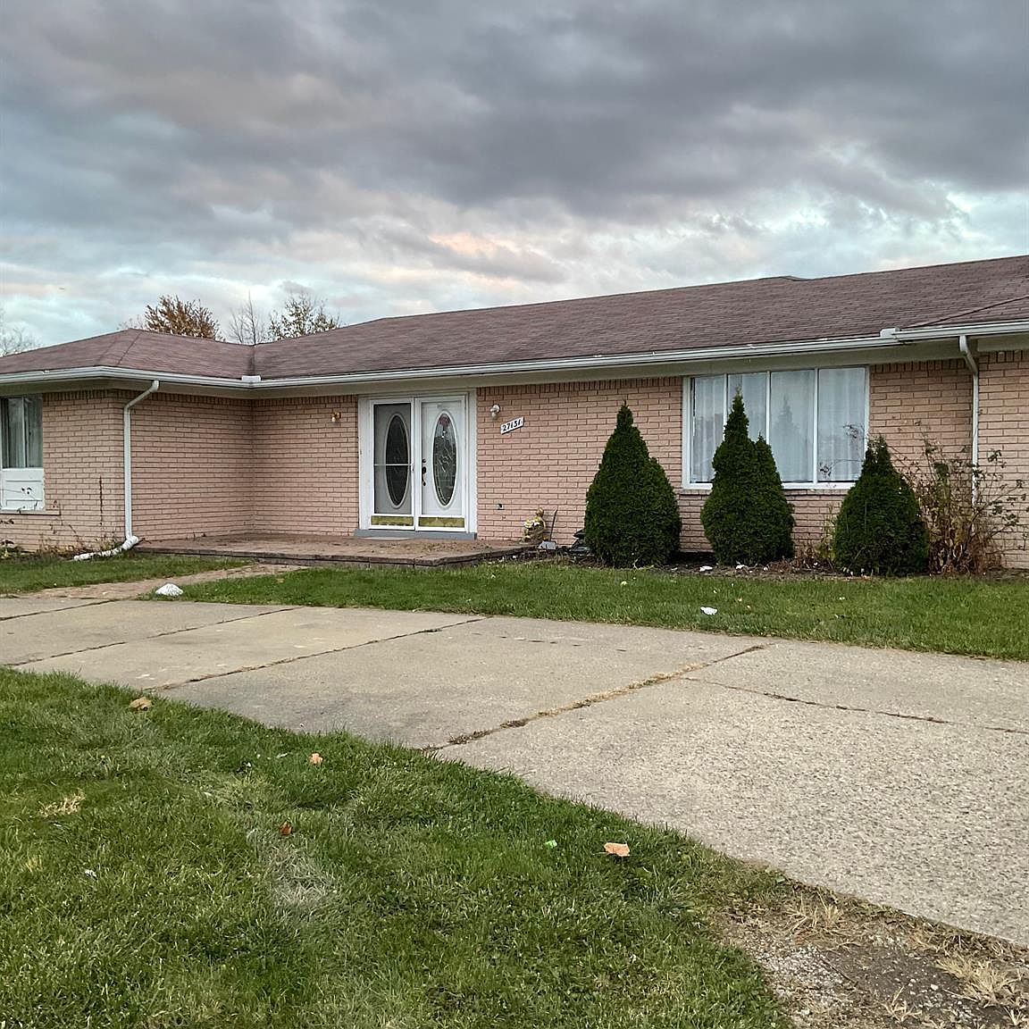 27131 Ford Rd, Dearborn Heights, MI 48127 | Zillow