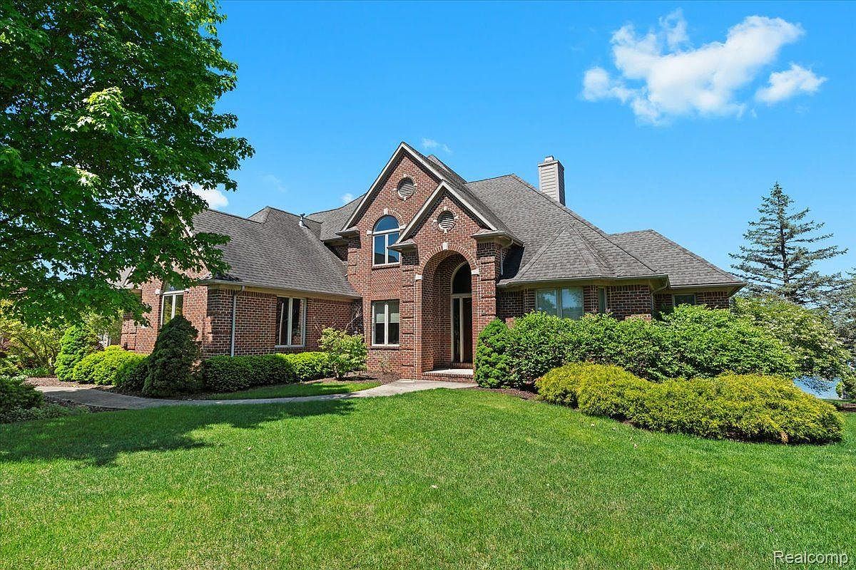 10587 Lighthouse Point, South Lyon, MI 48178 | Zillow