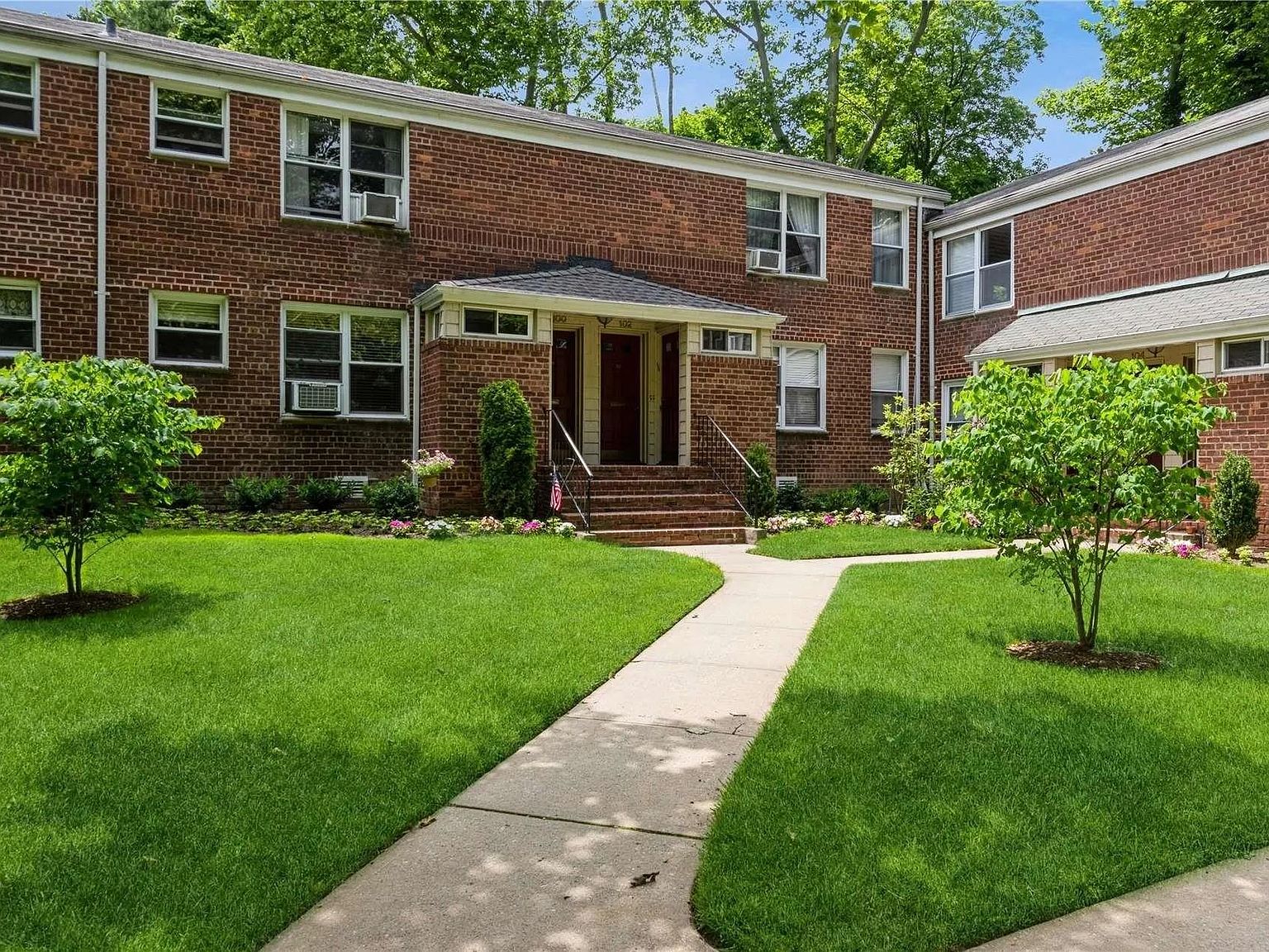 102 Edwards #1C, Roslyn, NY 11576 | Zillow