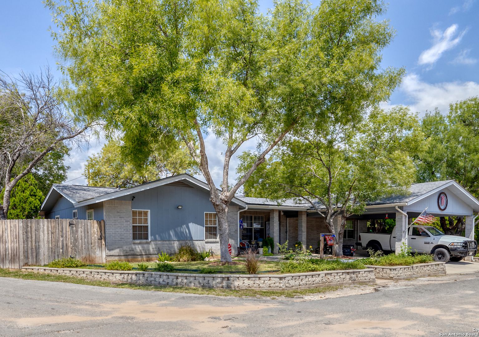 706 MADISON ST, Carrizo Springs, TX 78834 | Zillow