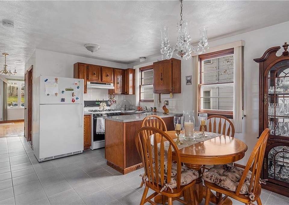61 6th St, East Providence, RI 02914 | Zillow