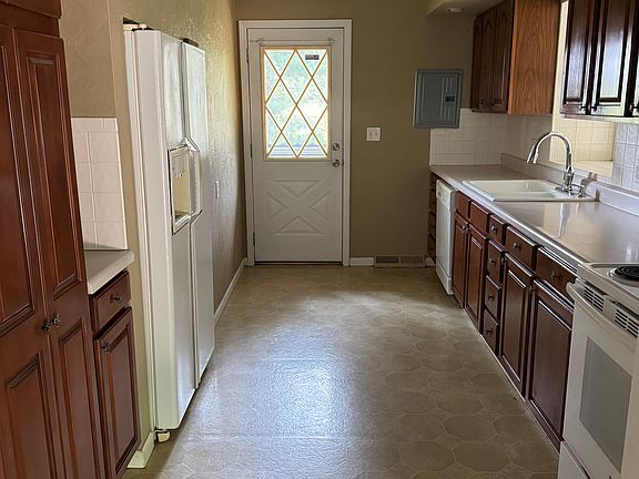 1502 N Riverside Rd #4, Saint Joseph, MO 64507 | Zillow