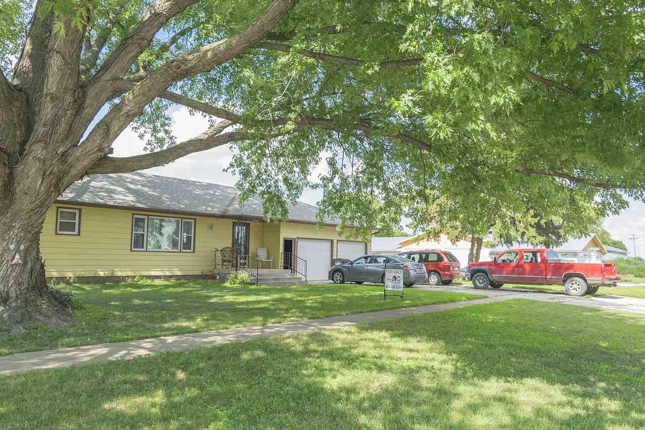 305 E Main St, Hadar, NE 68701 | Zillow