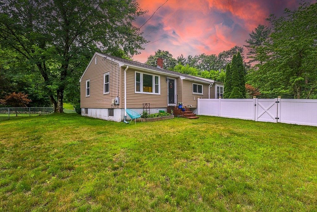 2 Spruce St, Foxboro, MA 02035 | MLS #73129777 | Zillow