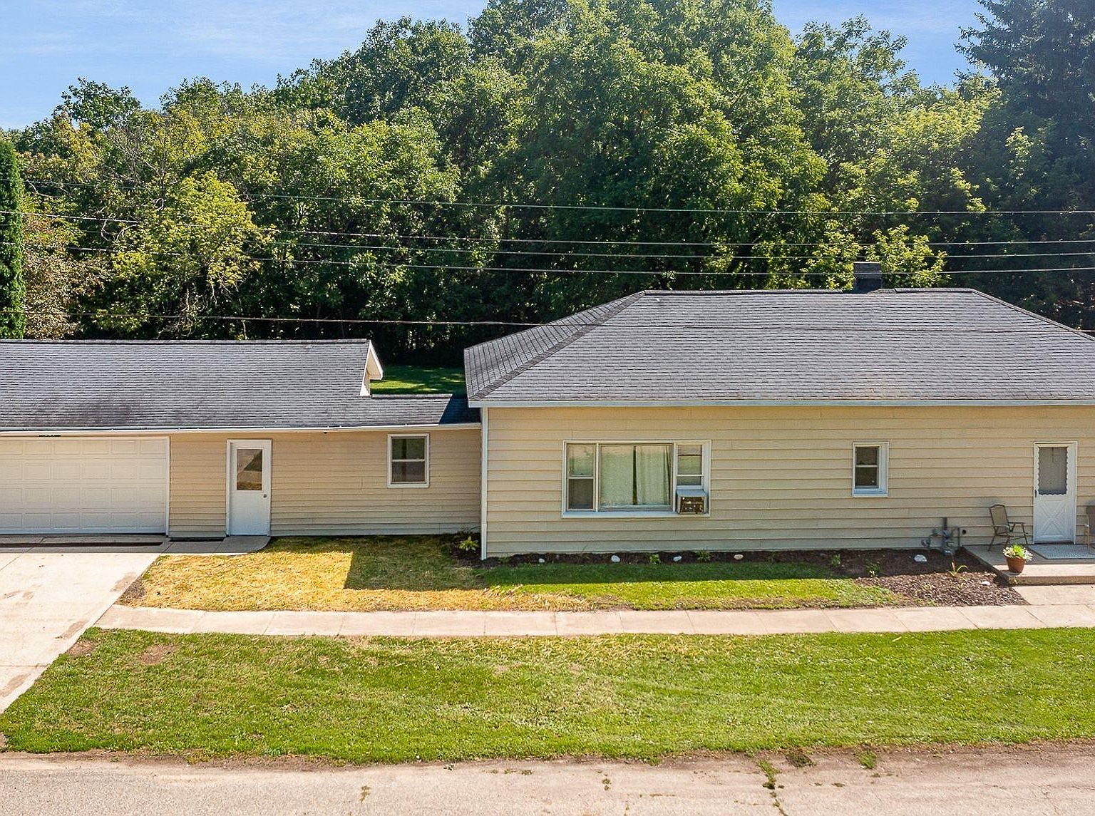 207 S Arnold St, Perrinton, MI 48871 | Zillow