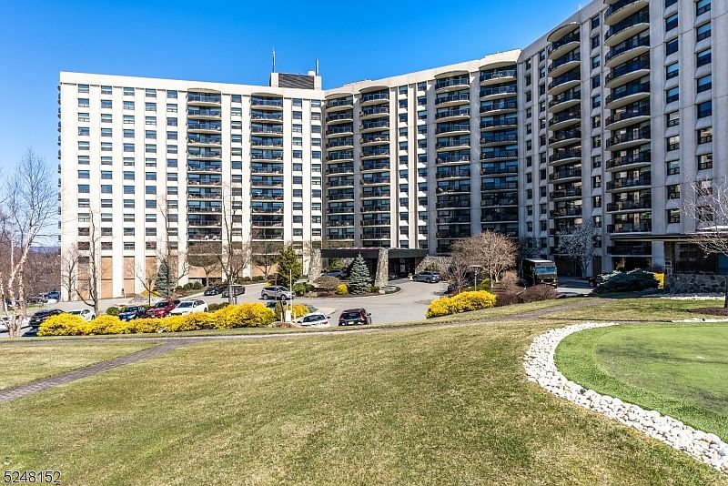 2 Claridge Dr UNIT 8NE, Verona, NJ 07044 | Zillow