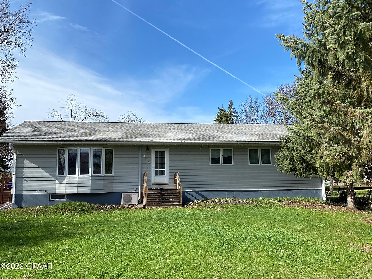 362 W Moorhead St, Pembina, ND 58271 | Zillow