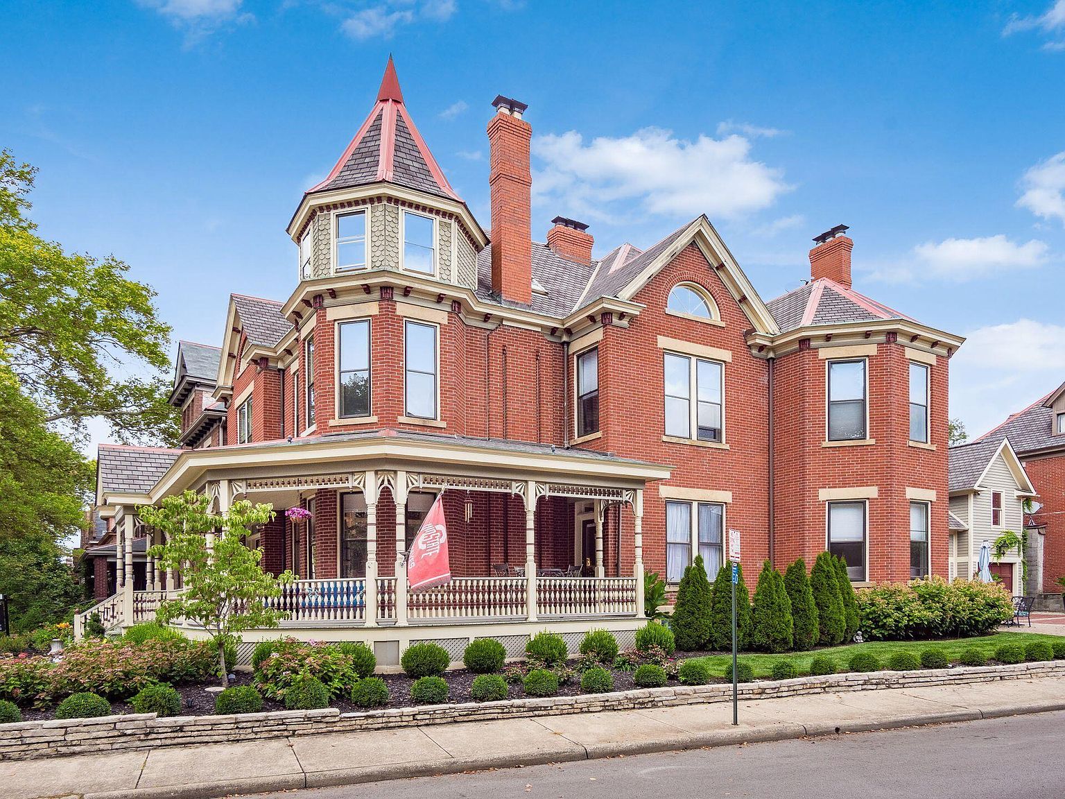 884 Neil Ave, Columbus, OH 43215 | MLS #224030030 | Zillow