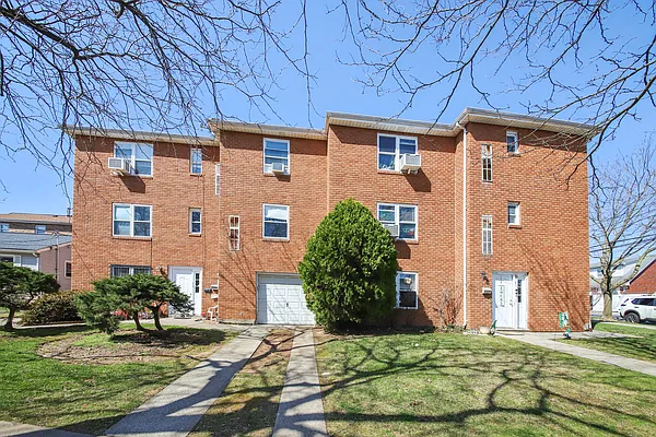 549 North Railroad Avenue #2 in Dongan Hills, Staten Island | StreetEasy