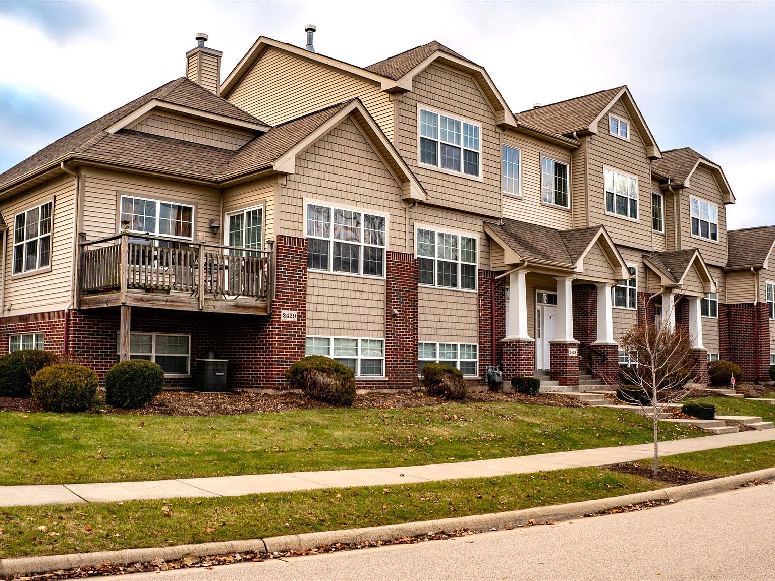 2429 River Oaks Ln #1, Rockford, IL 61102 | Zillow