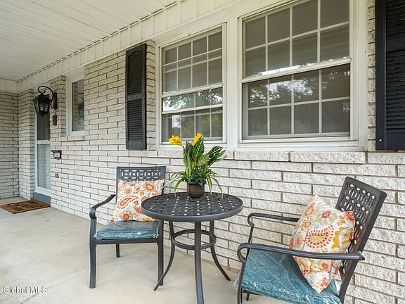 90 Apple Tree Lane, Clifton Park, NY 12065 | Zillow