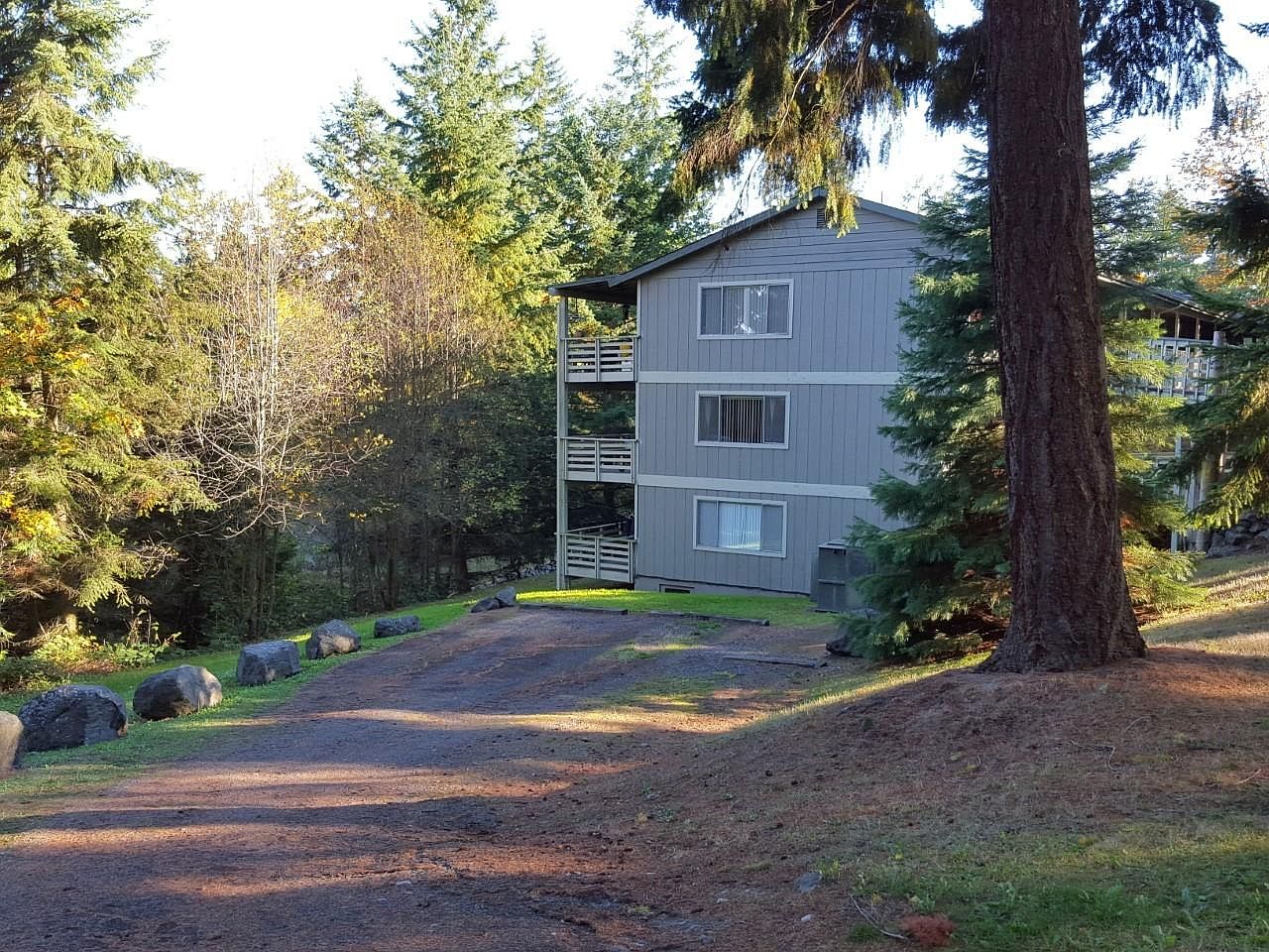 31 Lower Hadlock Rd APT 2, Pt Hadlock, WA 98339 | Zillow