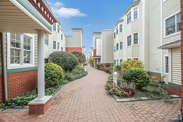 337 The Promenade, Edgewater, NJ 07020 | Zillow