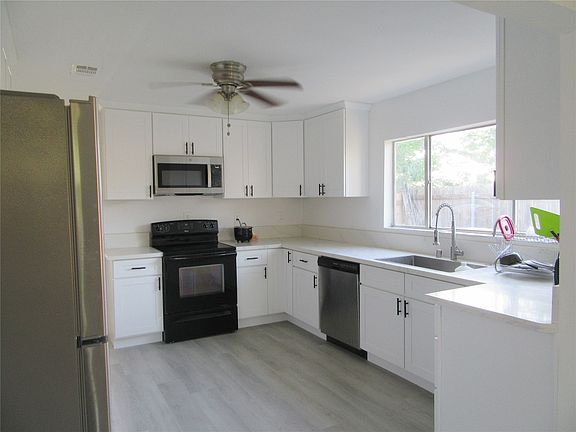 2274 Starlight Trl, Flower Mound, TX 75022 | MLS #20588258 | Zillow