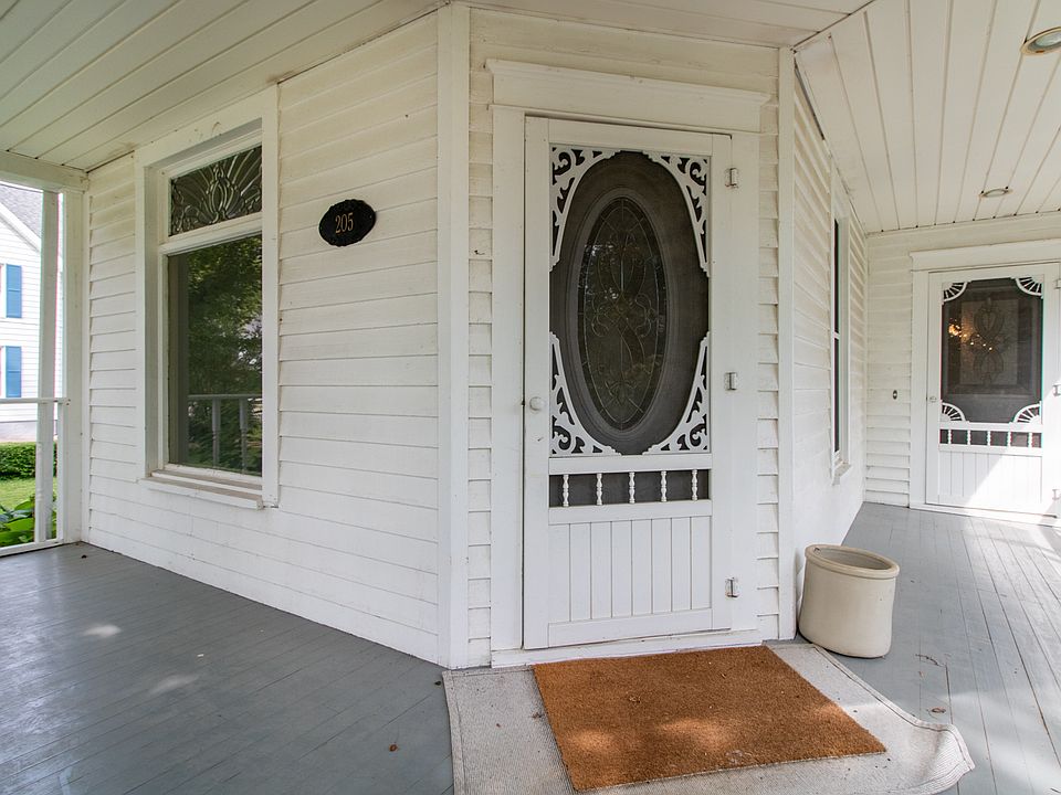 205 S Walnut St, Cooksville, IL 61730 | Zillow