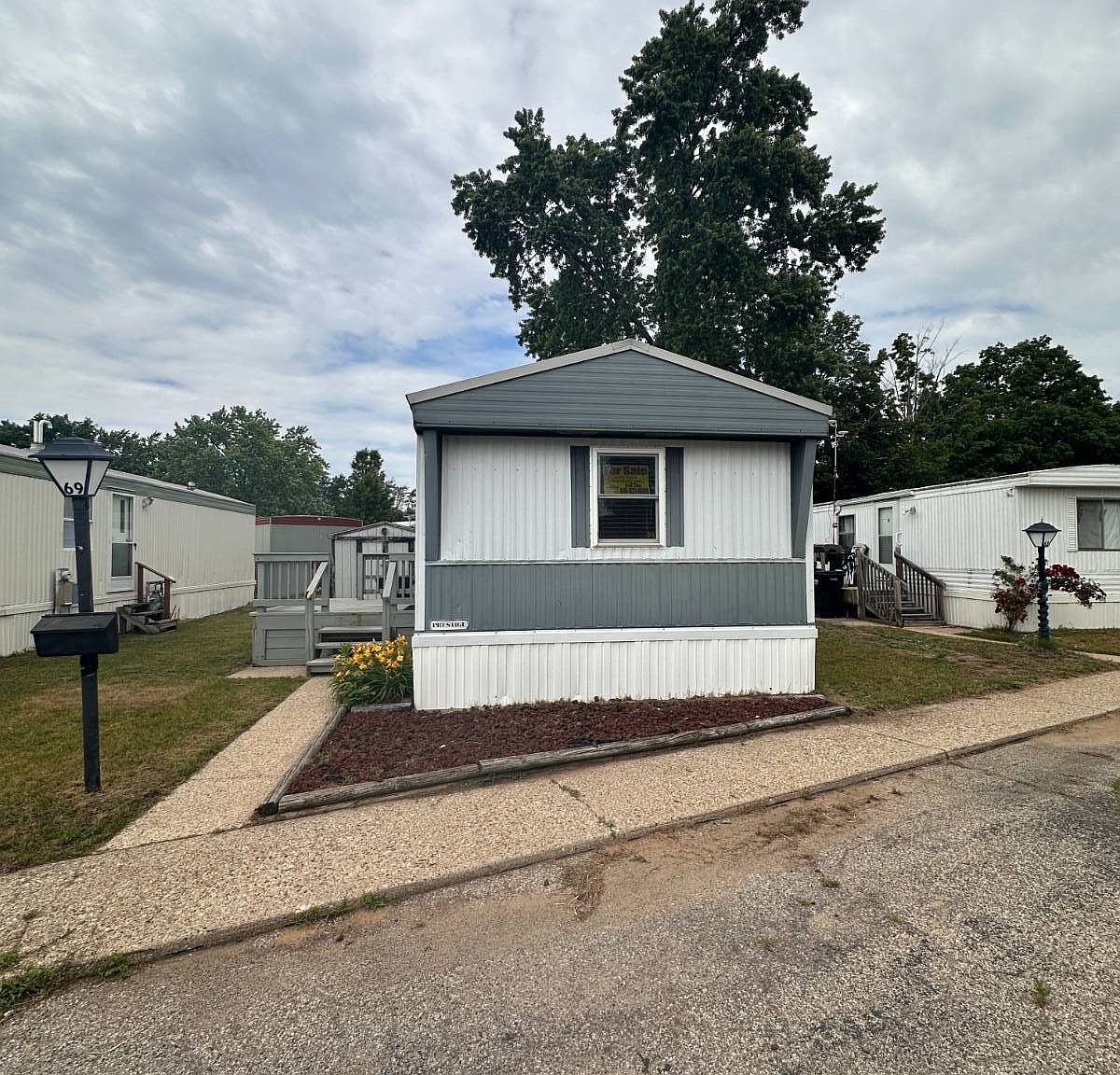 69 Betsie River St SW, Grand Rapids, MI 49548 | MLS #11525118 | Zillow