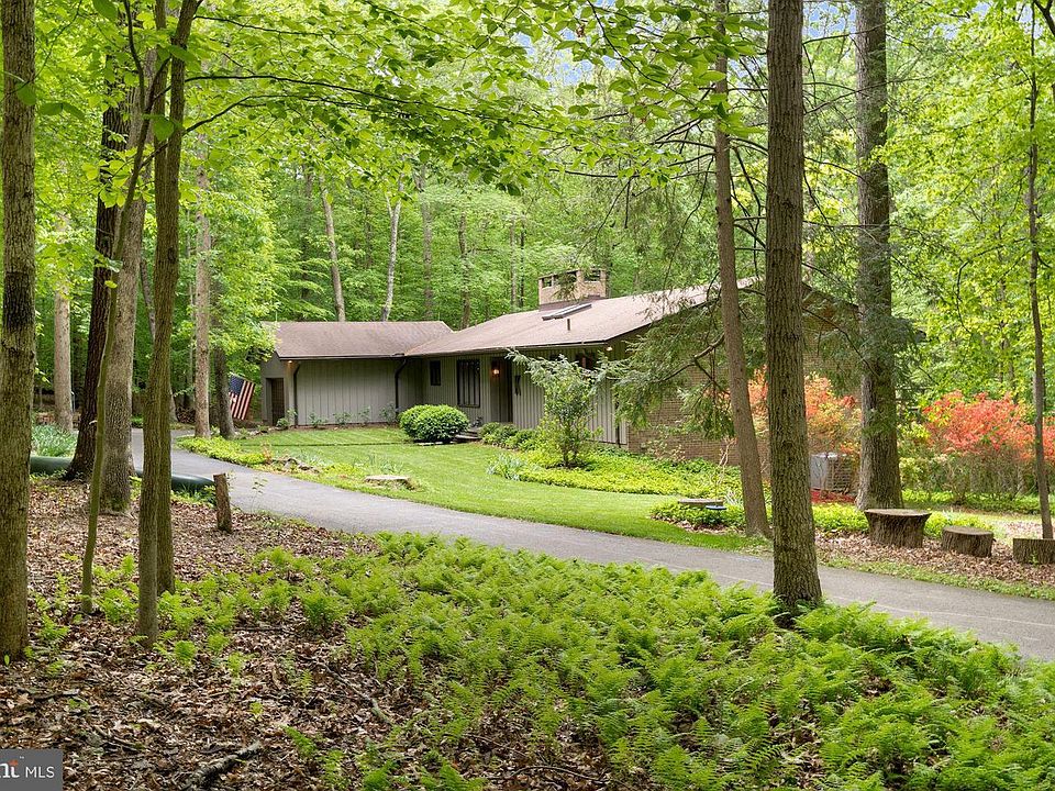 9509 Watts Rd, Great Falls, VA 22066 | Zillow