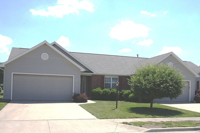 3 Copperfield Ln, Charleston, IL 61920 | Zillow