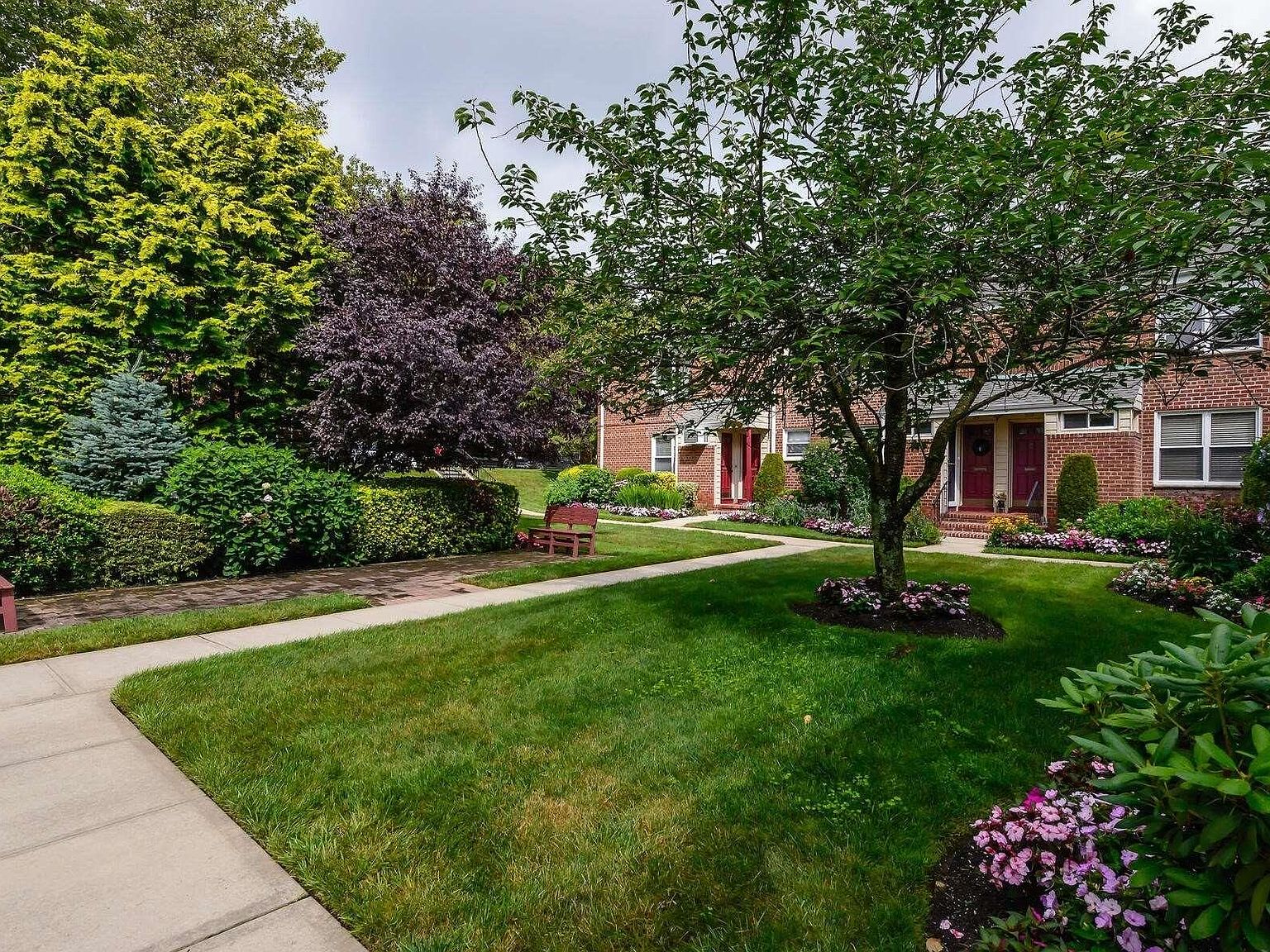 53 Edwards Street #1B, Roslyn Heights, NY 11577 | Zillow