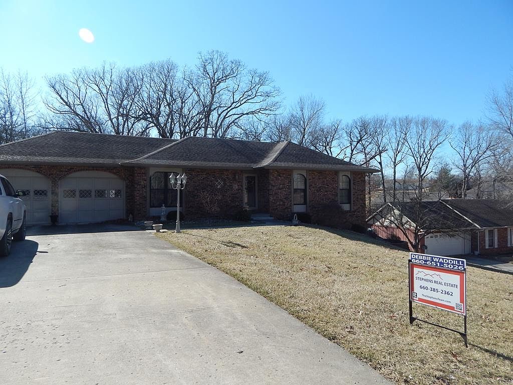 511 Blue Bird Ct, Macon, MO 63552 | Zillow