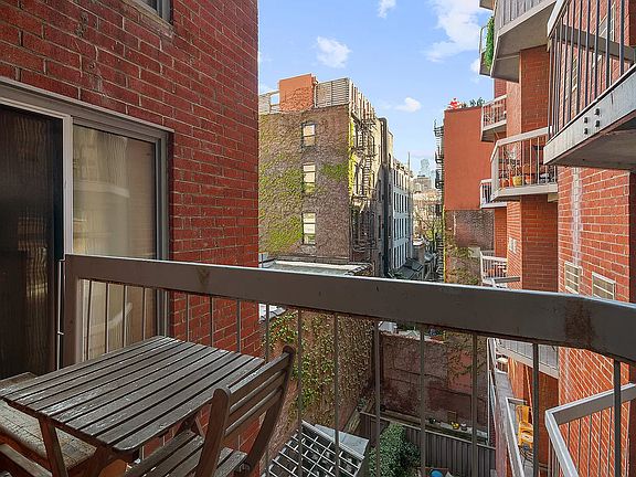 184 Thompson St APT 2V, New York, NY 10012 | MLS #1715781 | Zillow