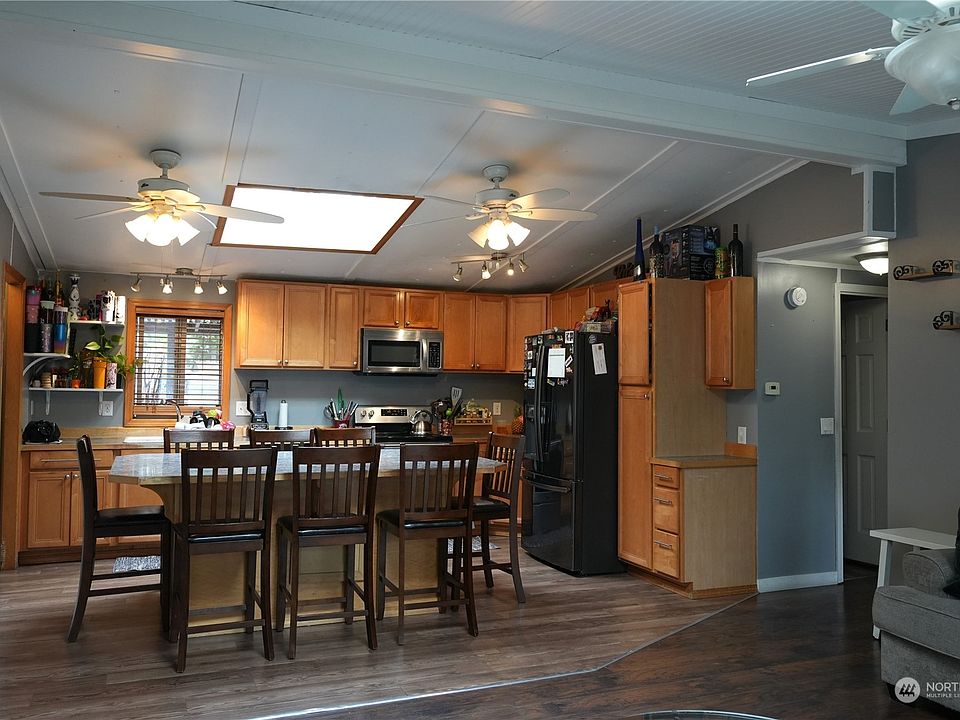 7701 Hardeson Rd Everett WA | Zillow