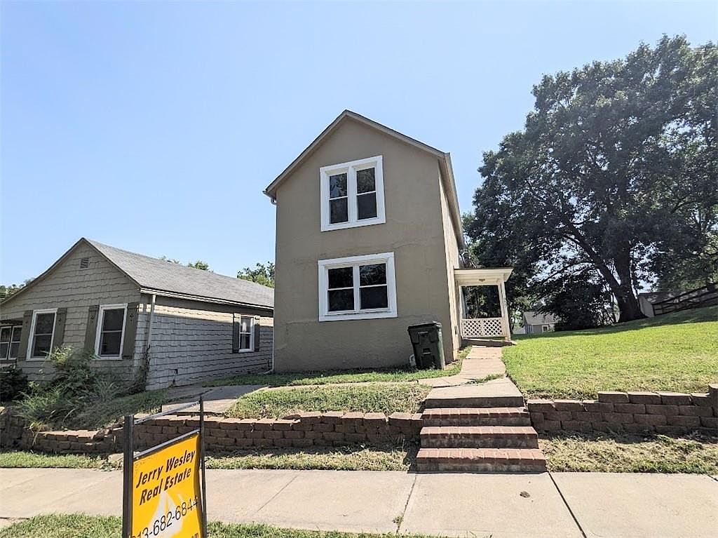 917 Kickapoo St, Leavenworth, KS 66048 | Zillow