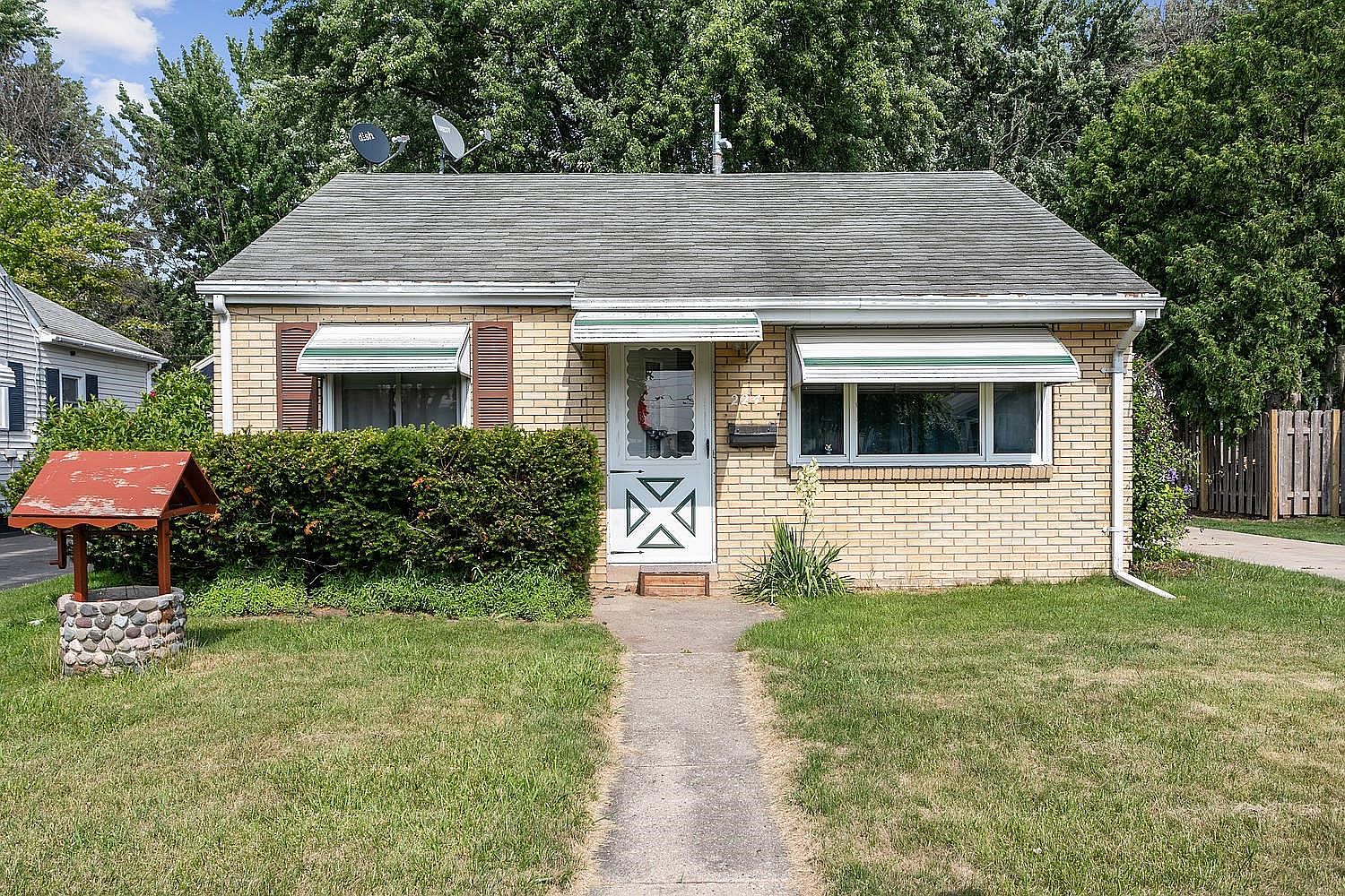224 S John St, Neenah, WI 54956 | Zillow
