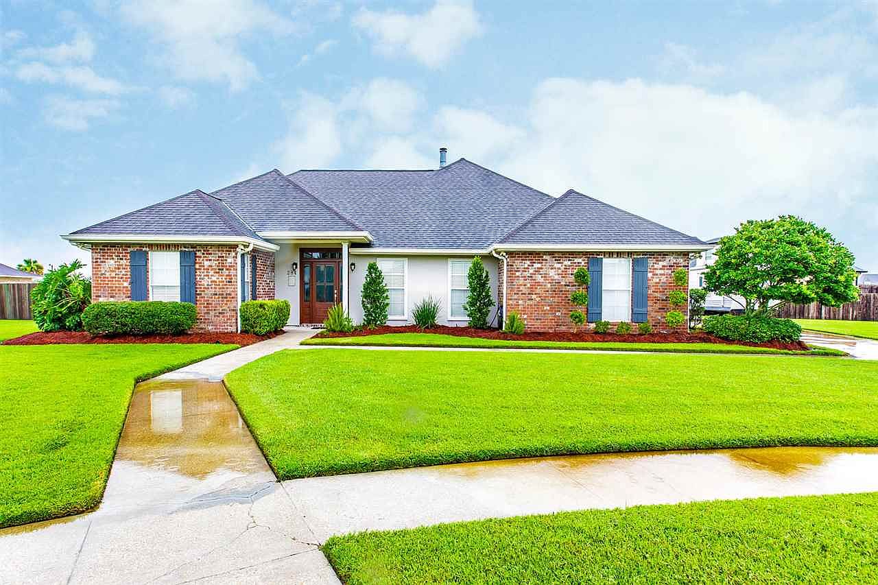284 Lake Penchant Ct, Houma, LA 70360 | Zillow