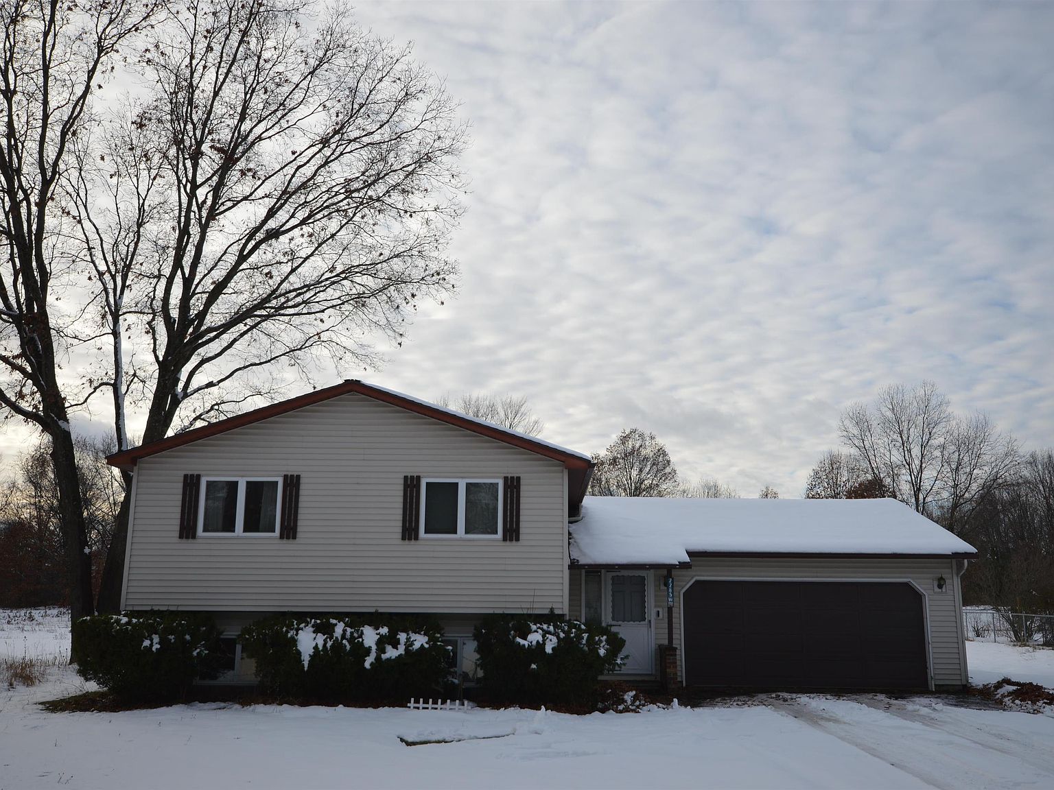 2285 W Carriage Hill Dr, Traverse City, MI 49686 | MLS #1918029 | Zillow