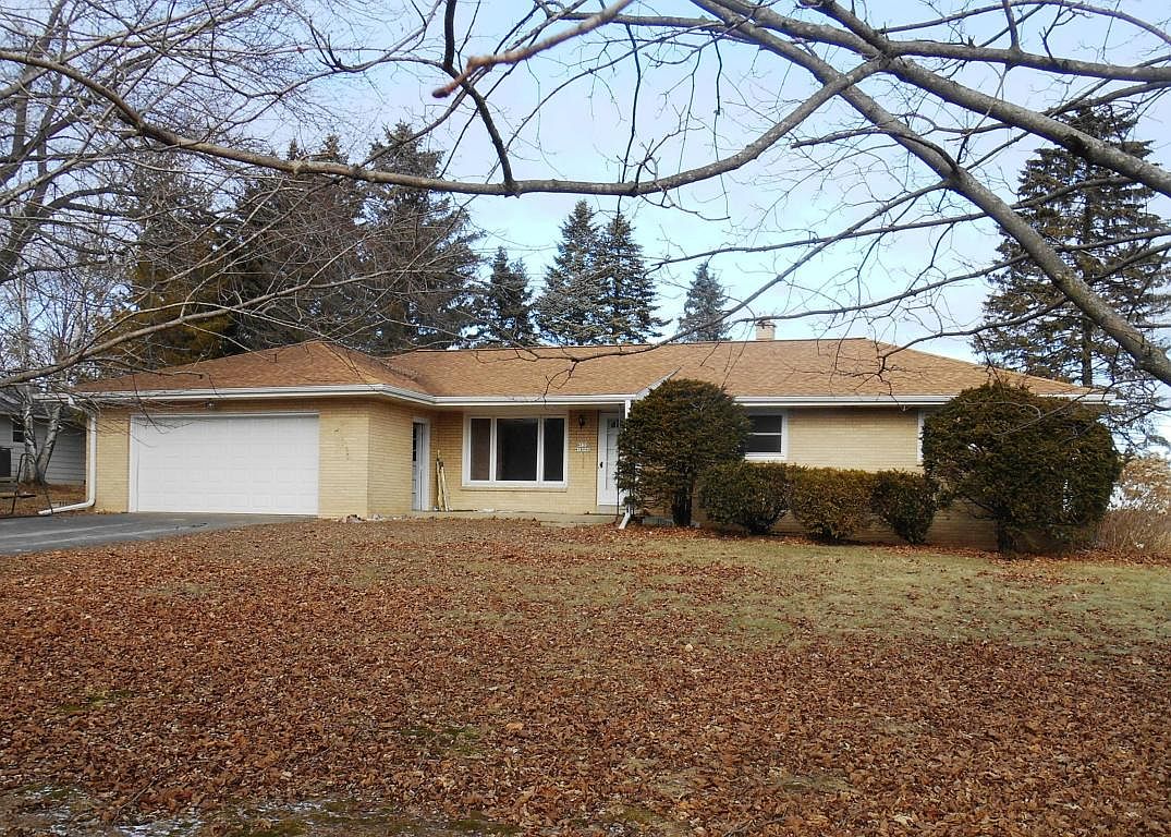 N132W18040 Rockfield Rd, Germantown, WI 53022 | Zillow
